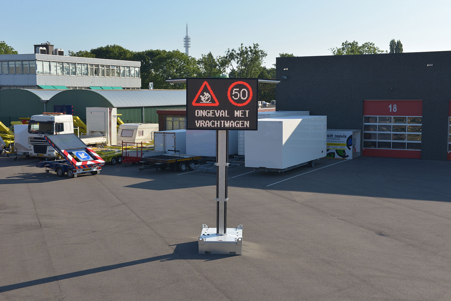 Traffic & More buys five mobile variable message signs | EBO van Weel