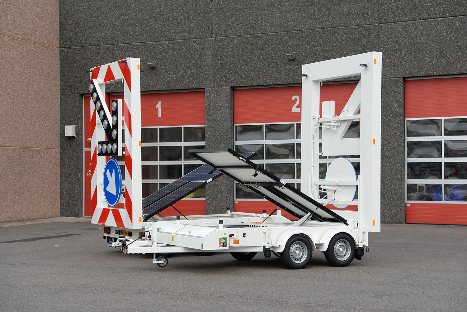 Mourik buys arrow warning trailers and VMS-trailers | EBO van Weel