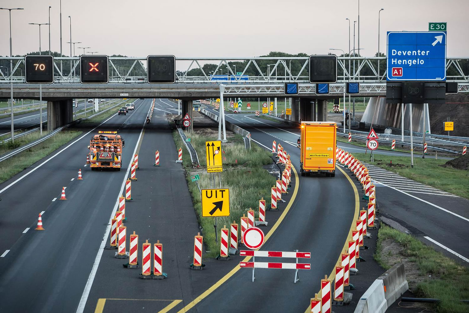 Traffic jam information projected onto VMS-trailers | EBO van Weel